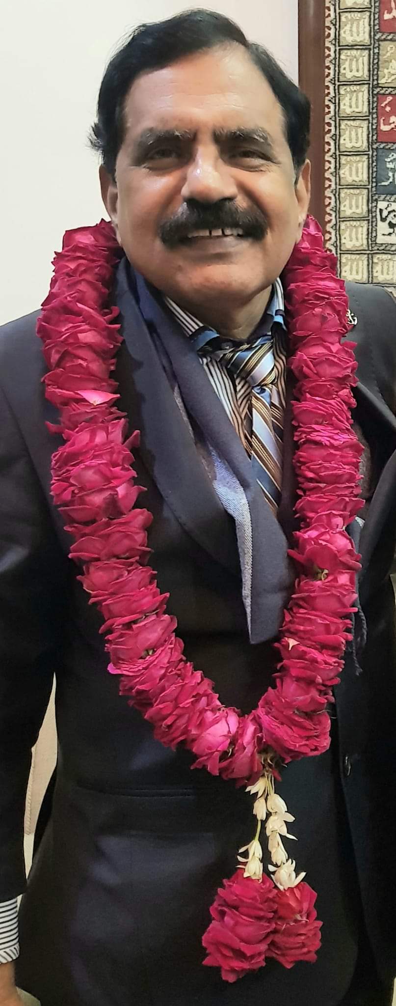 تجارتی بحریہ کے مایہ ناز کپتان اور جہاندیدہ دانشور کیپٹن محمّد اکرم کی ...